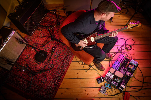 Desolate Guitars – e-instruments